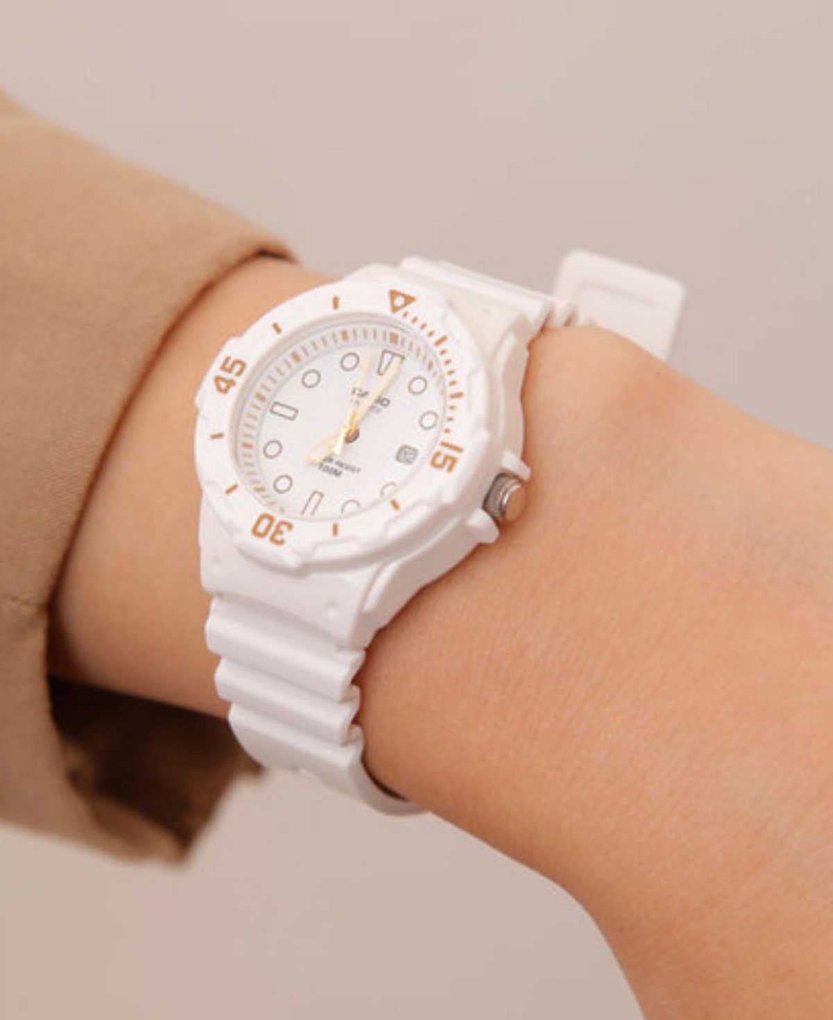 خرید ساعت اسپرت کاسیو زنانه مدل LRW-200H-7E2 با بهترین قیمت